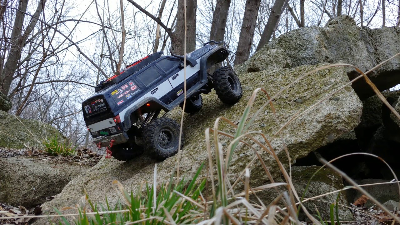 Redcat Gen 7 Pro rock crawling on steep hill - YouTube