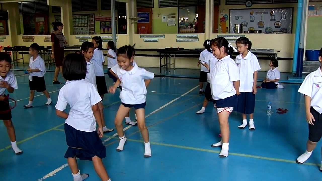 Slow motion Children Playing กระโดดยางแบบ สโลว์ - YouTube