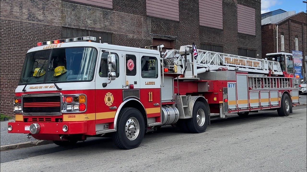 PFD Ladder 11 Responding *SCREAMING OLD Q* - YouTube
