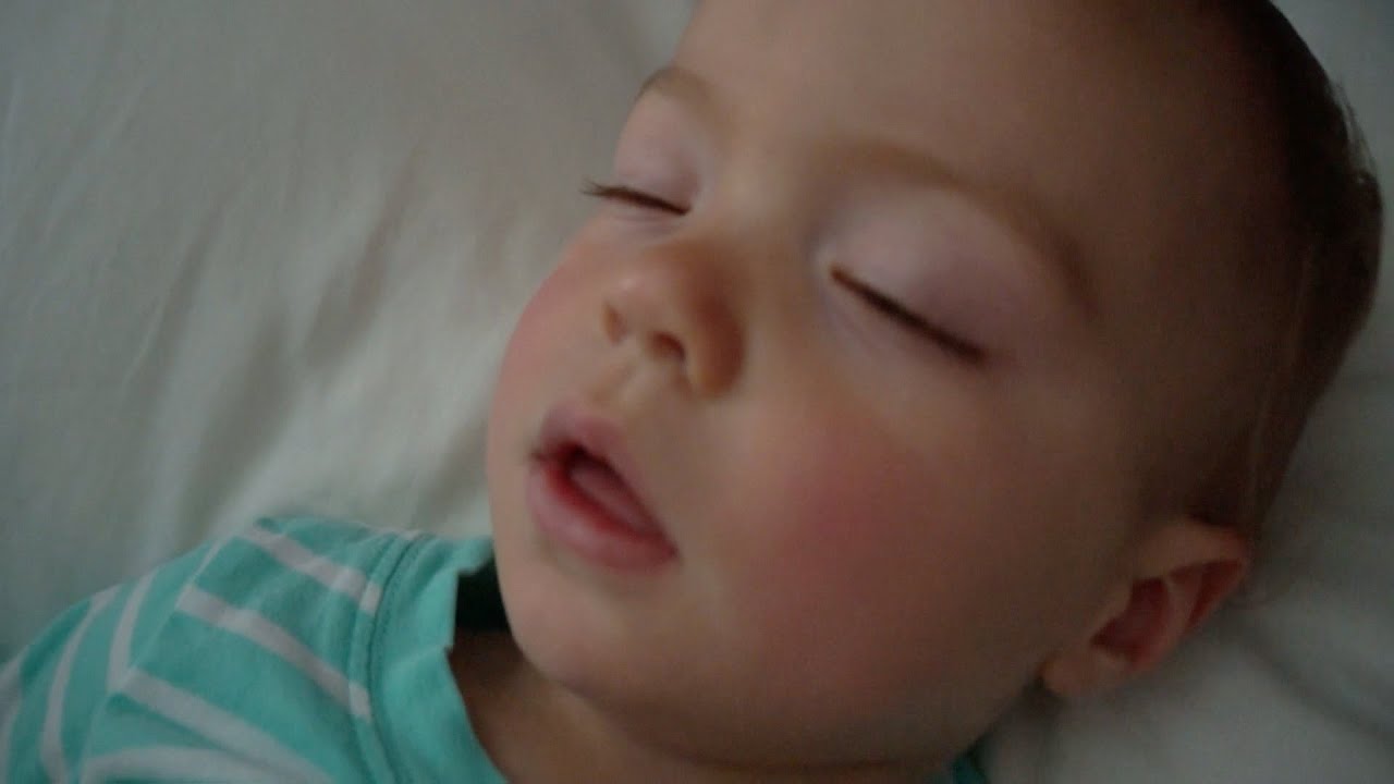Crazy Sleep Eyes! - October 5, 2015 - MeetTheWengers Daily Vlog - YouTube
