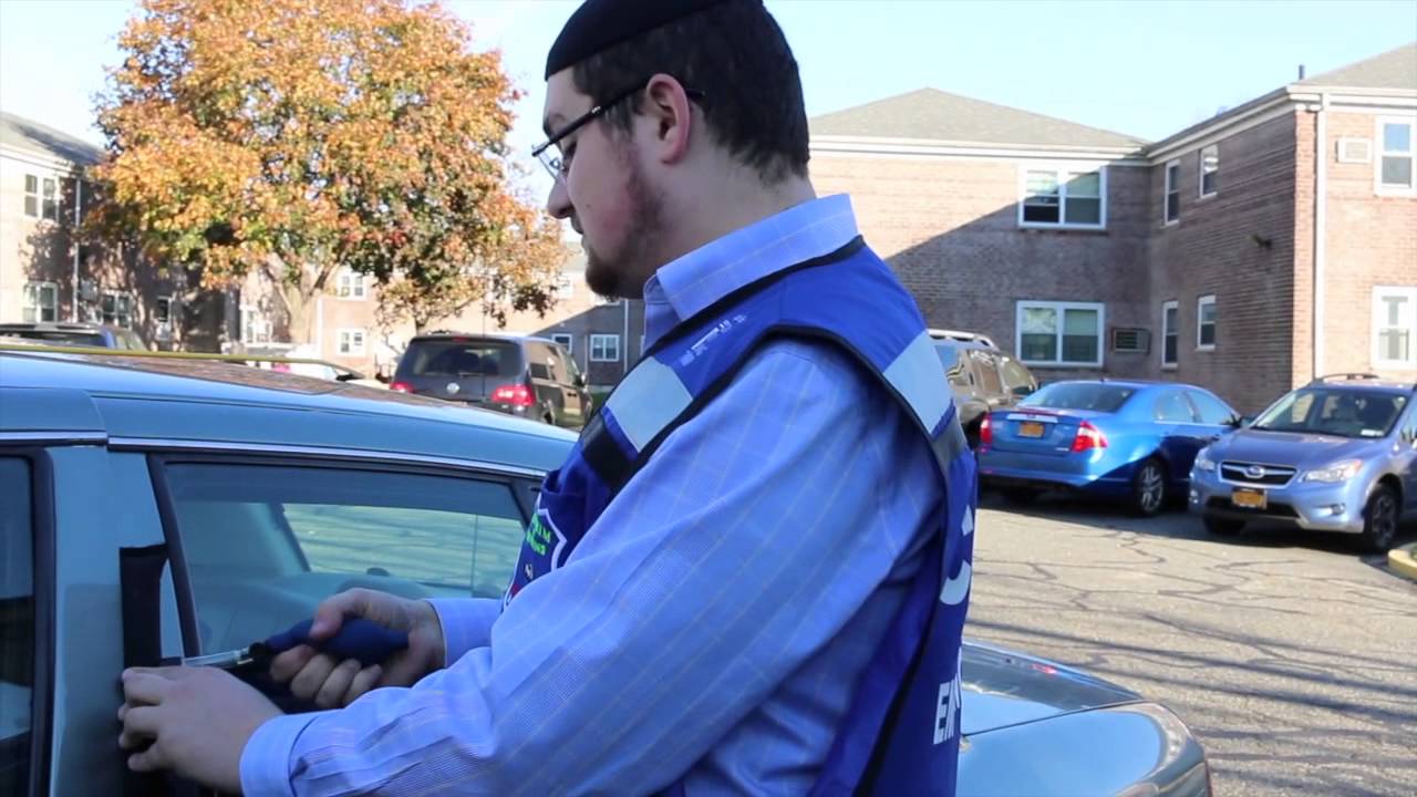 Chaverim of Queens training video- Car Lockout - YouTube