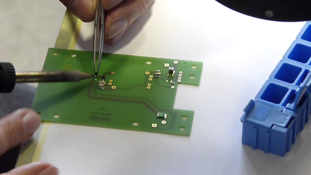 Handbestücken und Handlöten von SMD-Bauteilen - YouTube