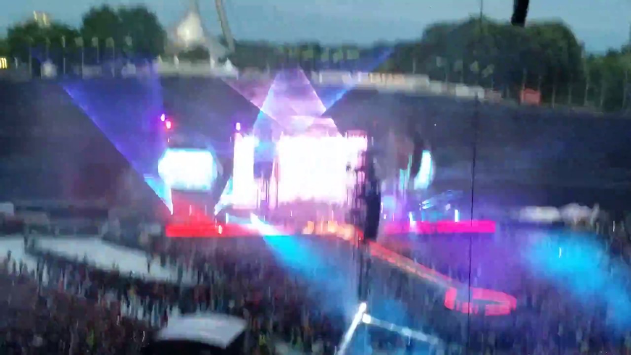 Coldplay Live in Munich - Charlie Brown - YouTube