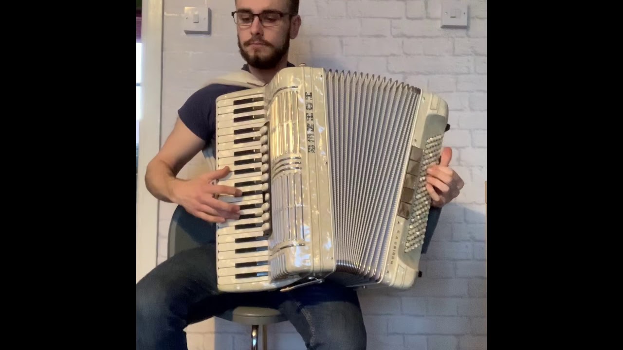 Kyle Innes Accordion - Set of Reels. - YouTube