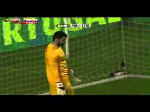 Volkan Demirel C.Ronaldo'nun penaltısını kurtardığı an.