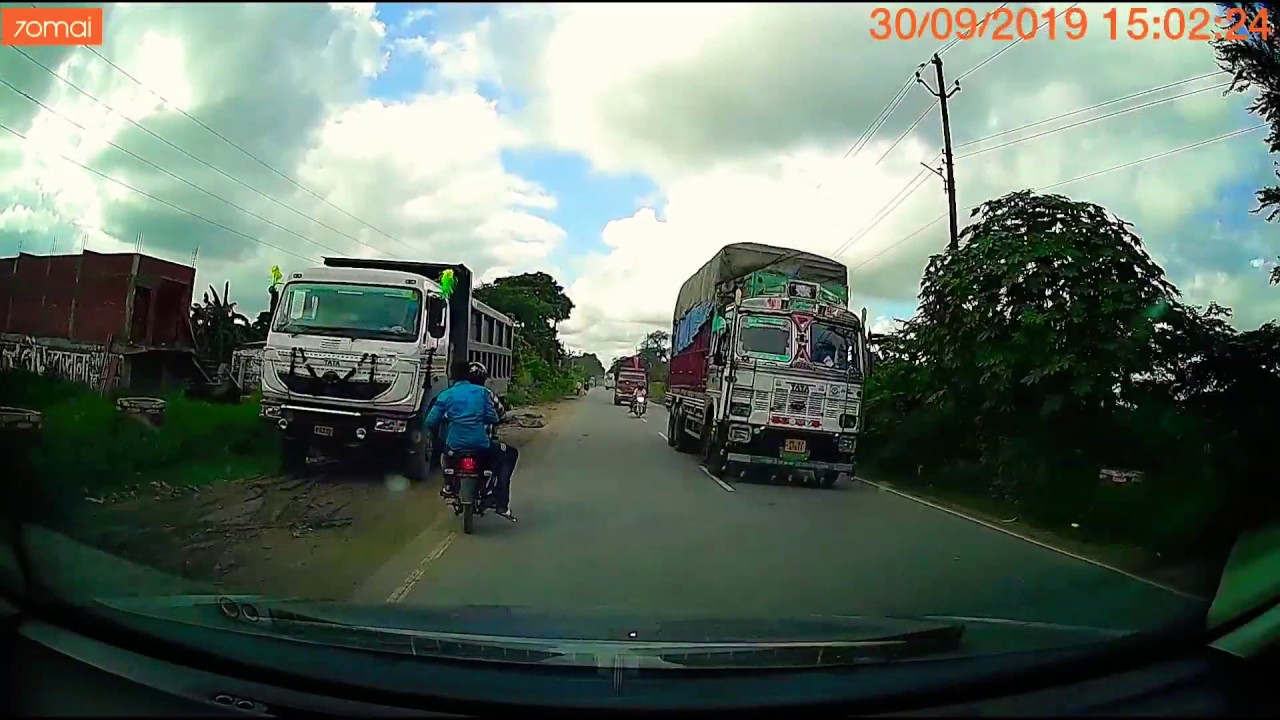Live Accident caught on dashcam. - YouTube