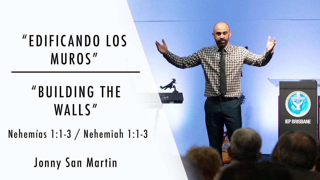 Edificando los muros - Building the walls - YouTube