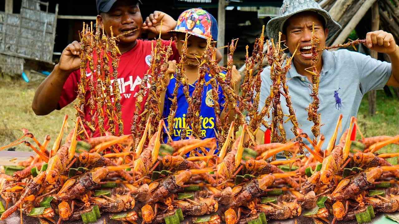 Deep Fried Grasshopper Crispy - YouTube