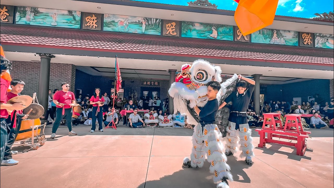 Pháp Quang Lion Dance Bench - YouTube