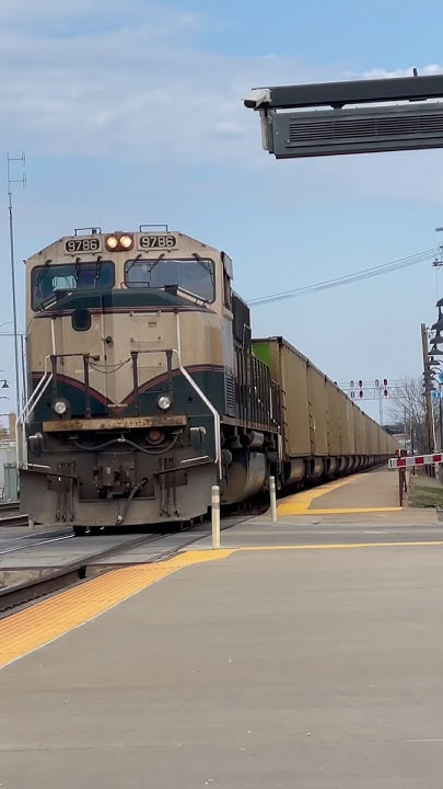 BNSF 9786 as rear Dpu - YouTube
