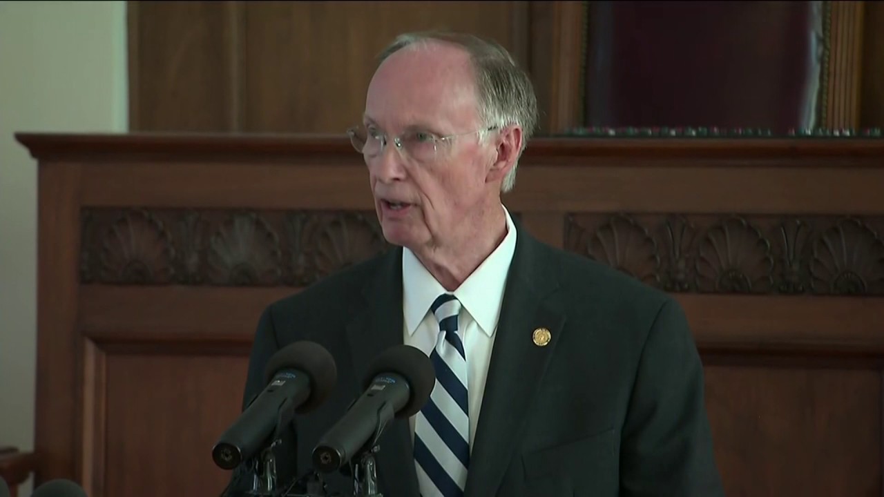 Robert Bentley Resigns as Alabama Governor - YouTube