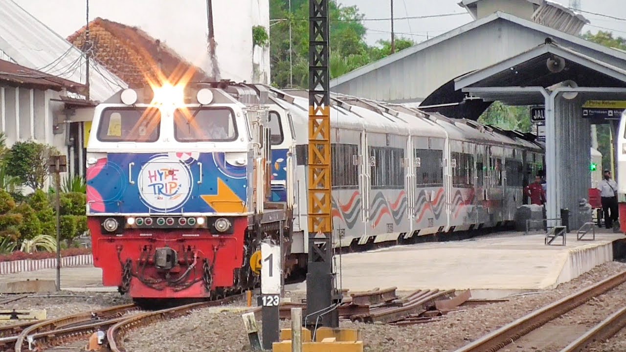 Momen Epic Kereta Api Elit Gajayana Ditarik Lokomotif CC 206 Spesial ...