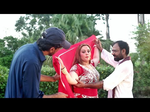 Neelam Gul Get Training From Director In Song Scene