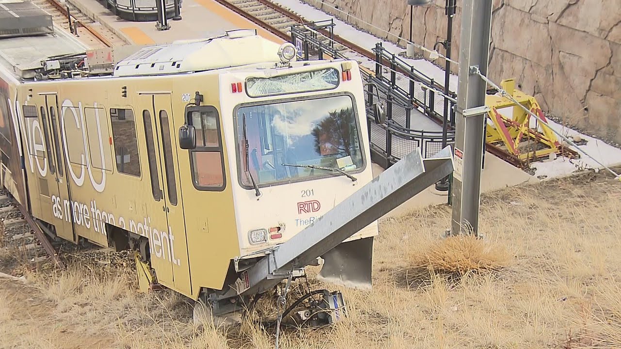 RTD investigates light rail train derailment in Golden - YouTube