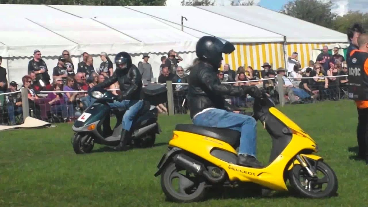 Soggy Moggy 2015 - Moped Mayhem Final - YouTube