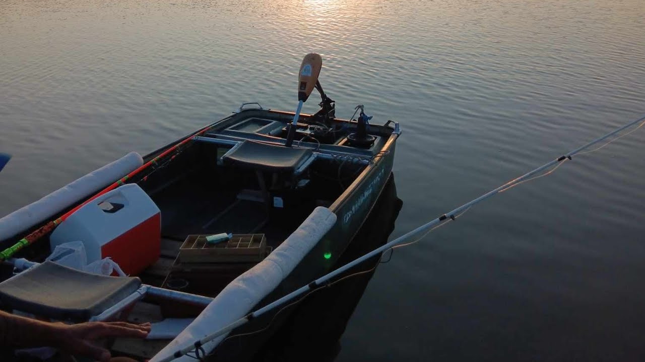 coleman crawdad boat with 5.5hp evinrude 1960 - YouTube