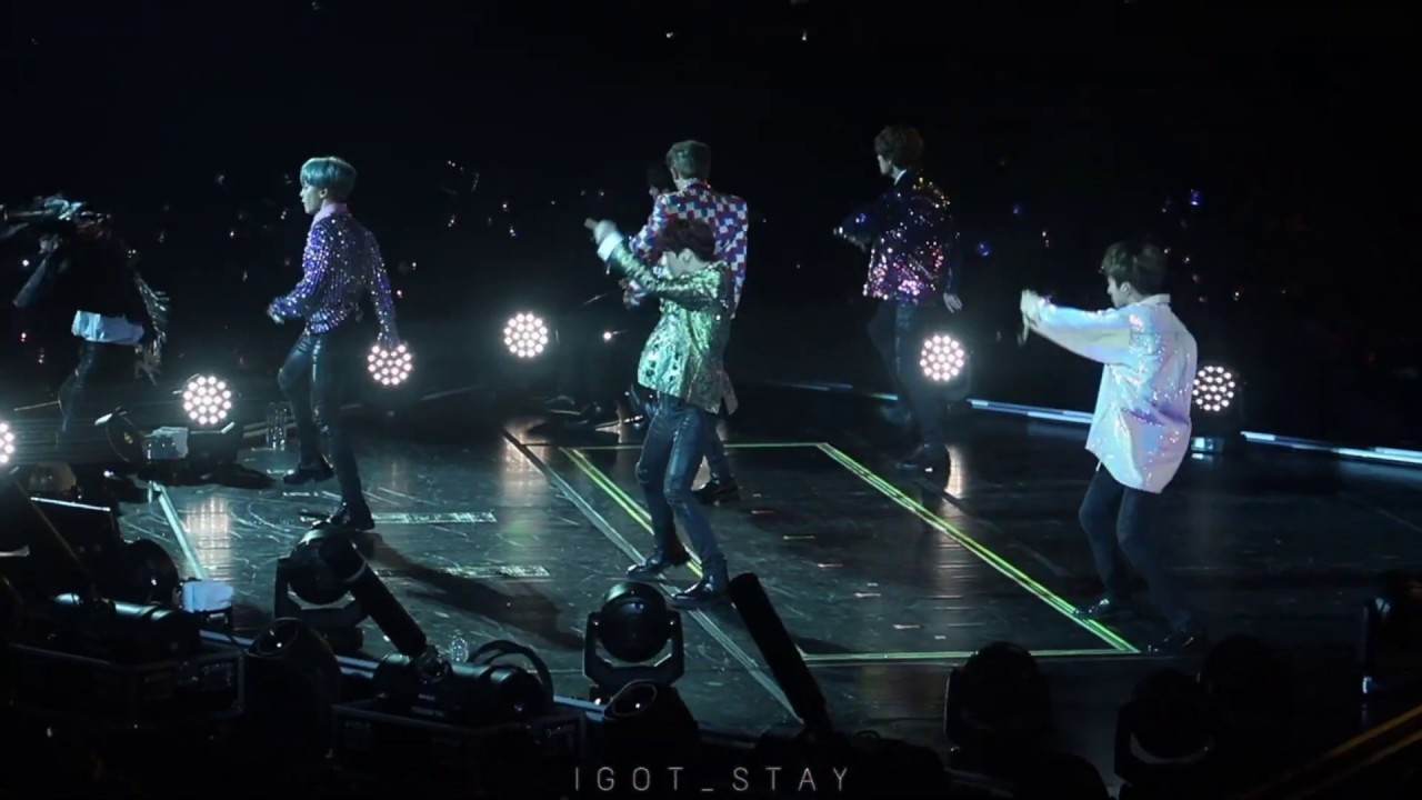 181016 DNA [BTS Concert Berlin D1] - YouTube