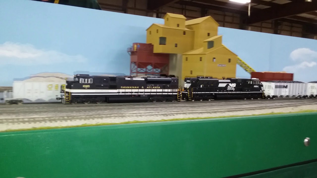 The Big E Model Train show 2018 - YouTube
