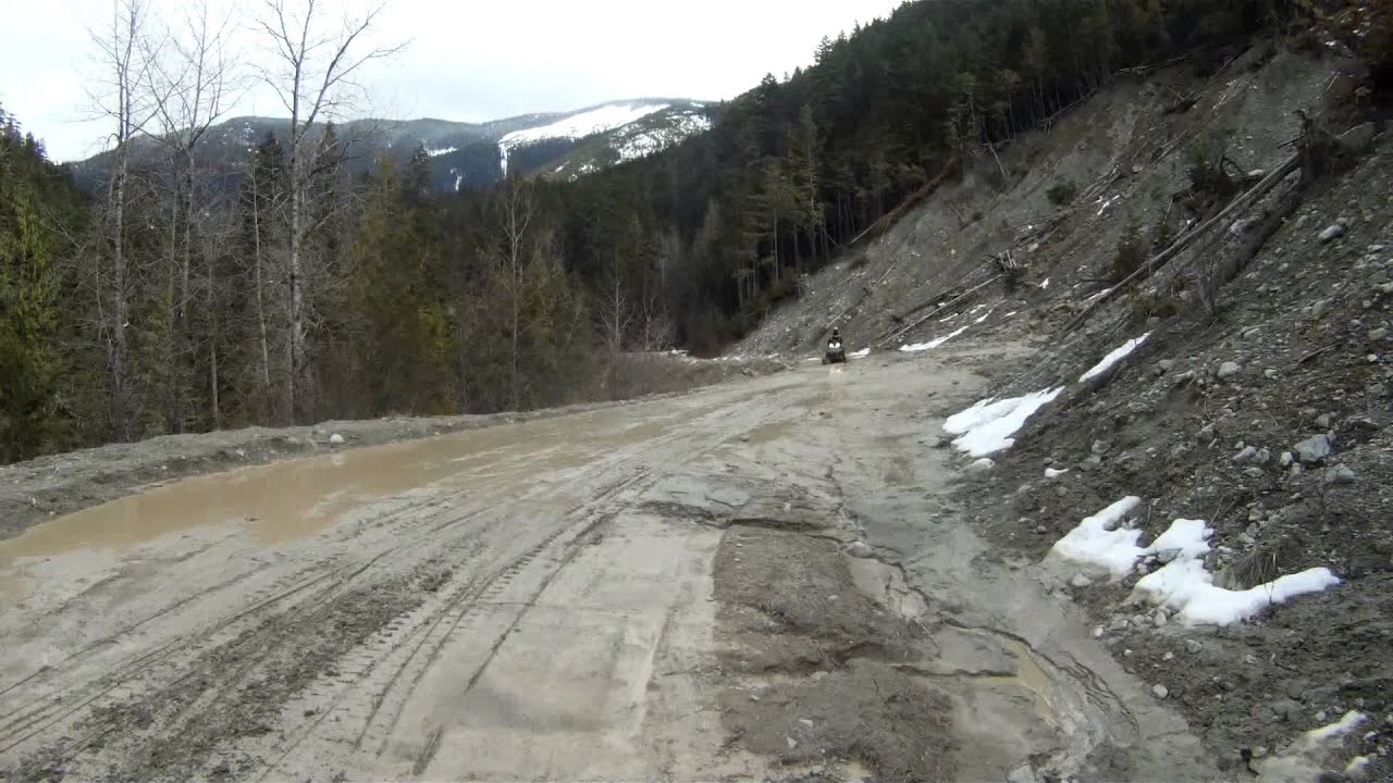 snowmobile mud run - YouTube