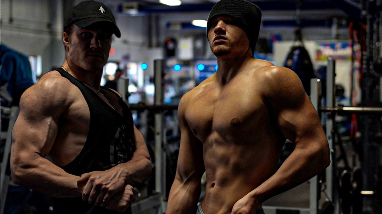 IFBB PRO SHOWS US HOW TO POSE - YouTube