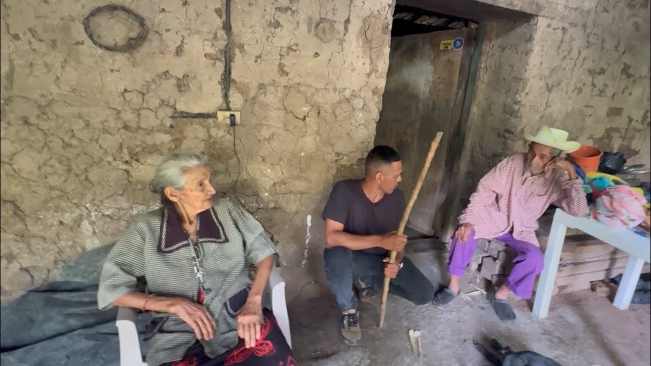 Don Akileo nos cuenta cuando una mula lo tiro // veamos - YouTube