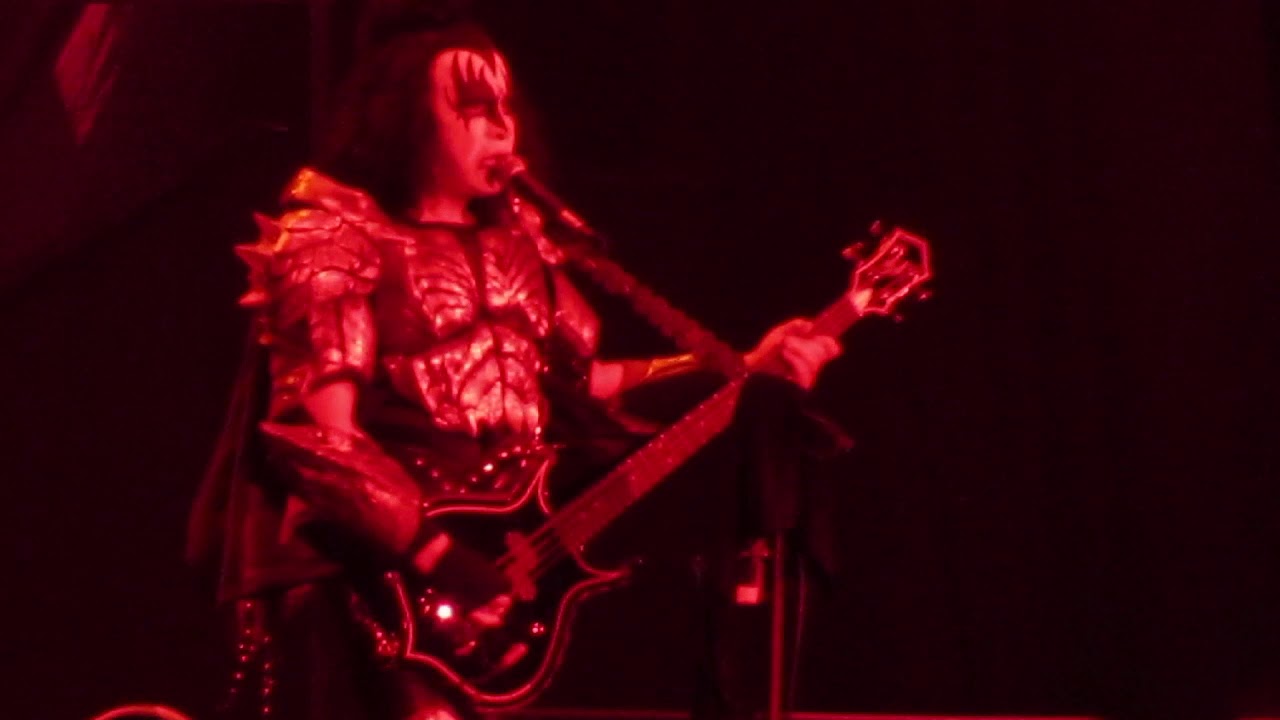 KISS - War Machine (Live 2019 Tokyo, Japan) - YouTube