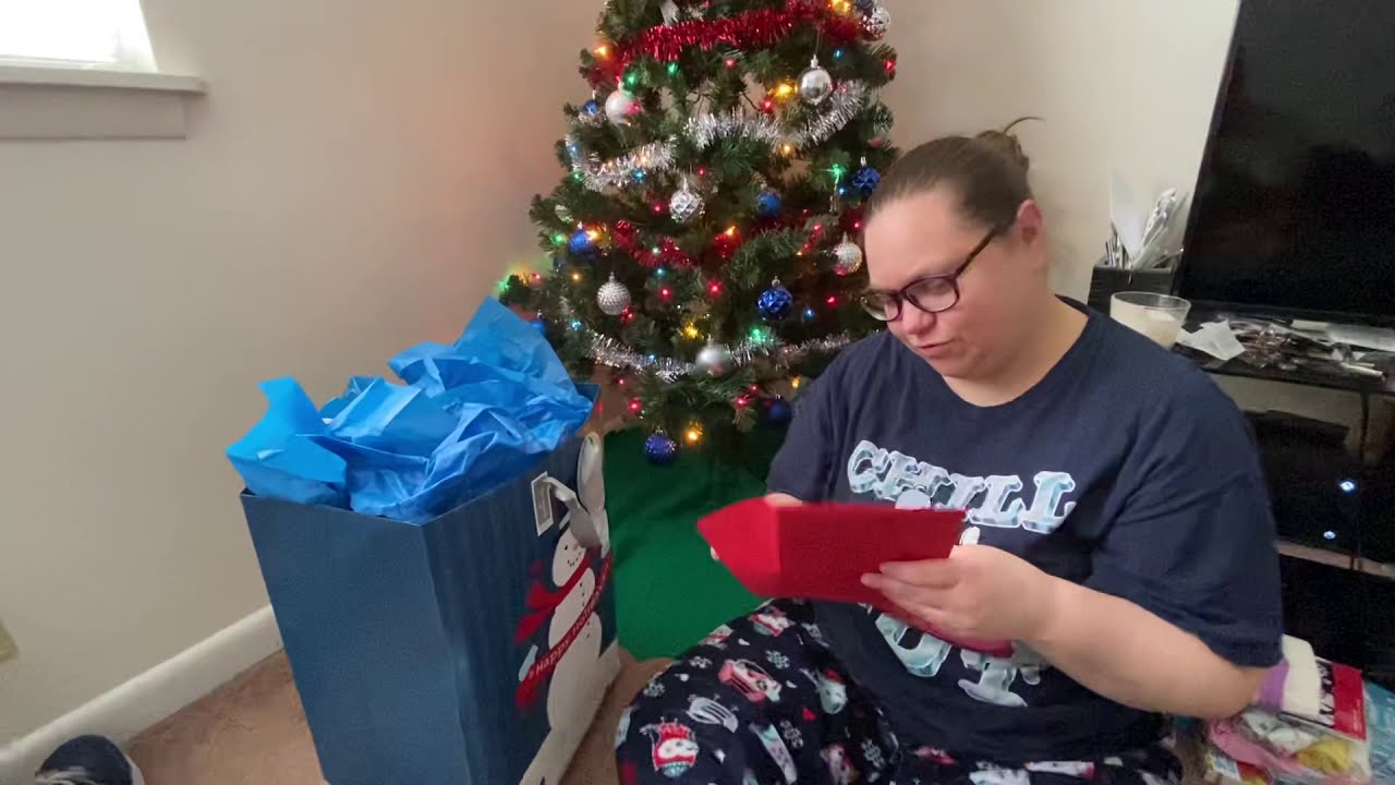 Tess Opens Her Christmas 🎄 Presents with Jenna. Merry Christmas 2019 ...