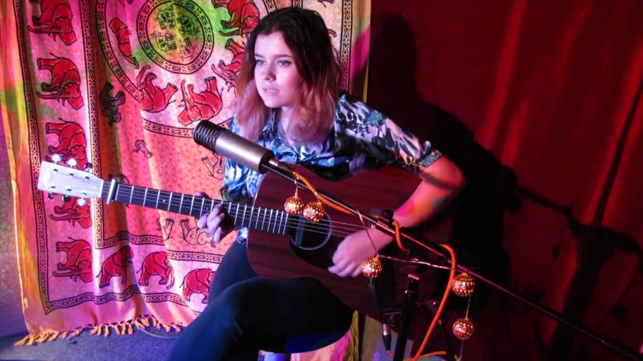 Amber Warren - Cobwebs (Live Session) - YouTube