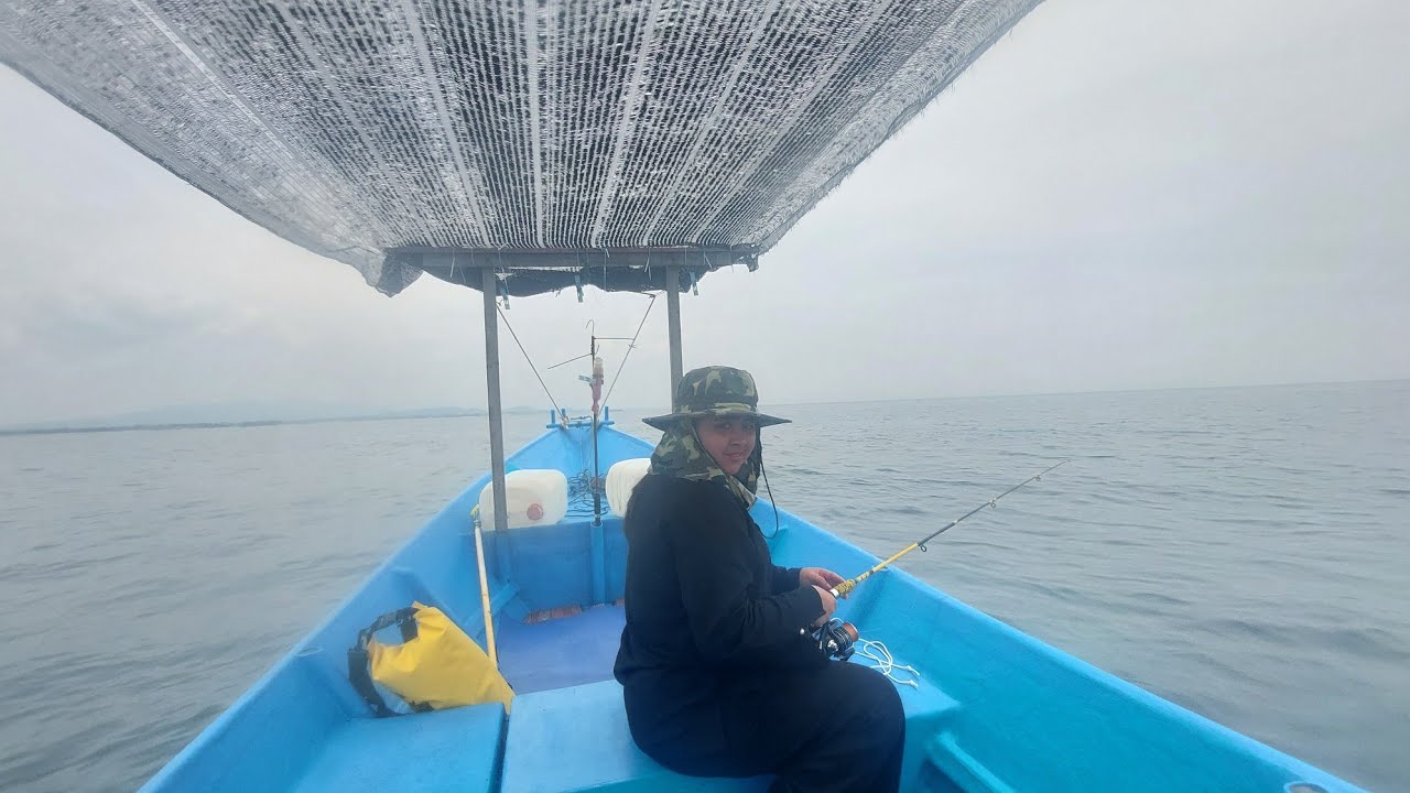 #7 Memancing dengan Bot Fiber Biru Si 17 kaki di Laut Batu Rakit dengan ...