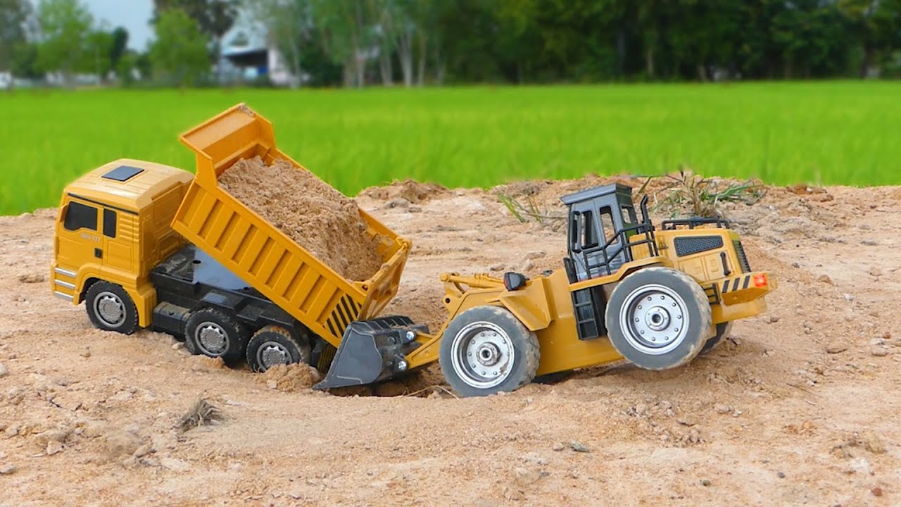 Extreme Dump Truck Filling Up Stuck in Deep Pulling Out By RC Huina ...