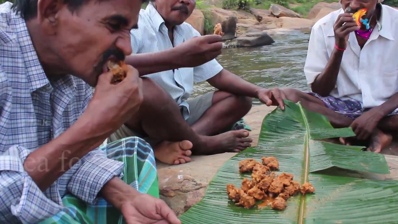 Traditional Bamboo Chicken Prepared In Jungle | Indian Bamboo Chicken ...