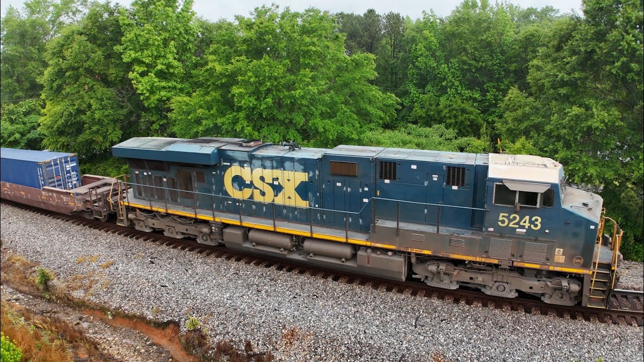 CSX 5243 & CSX 3422 bring heavy weight cargo containers through Warm Springs, Ga. heading south ...