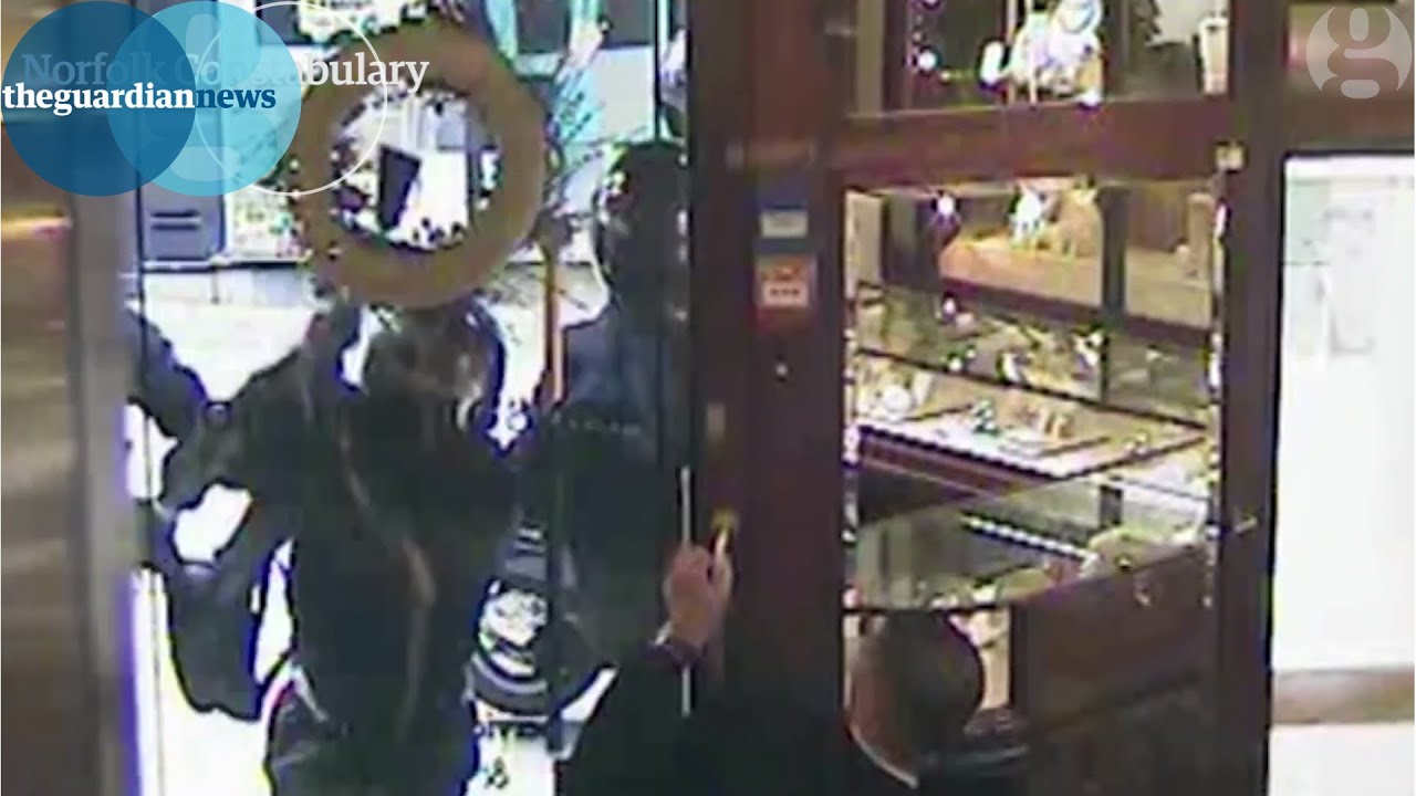Norwich gang raids jewellery shop in broad daylight - YouTube