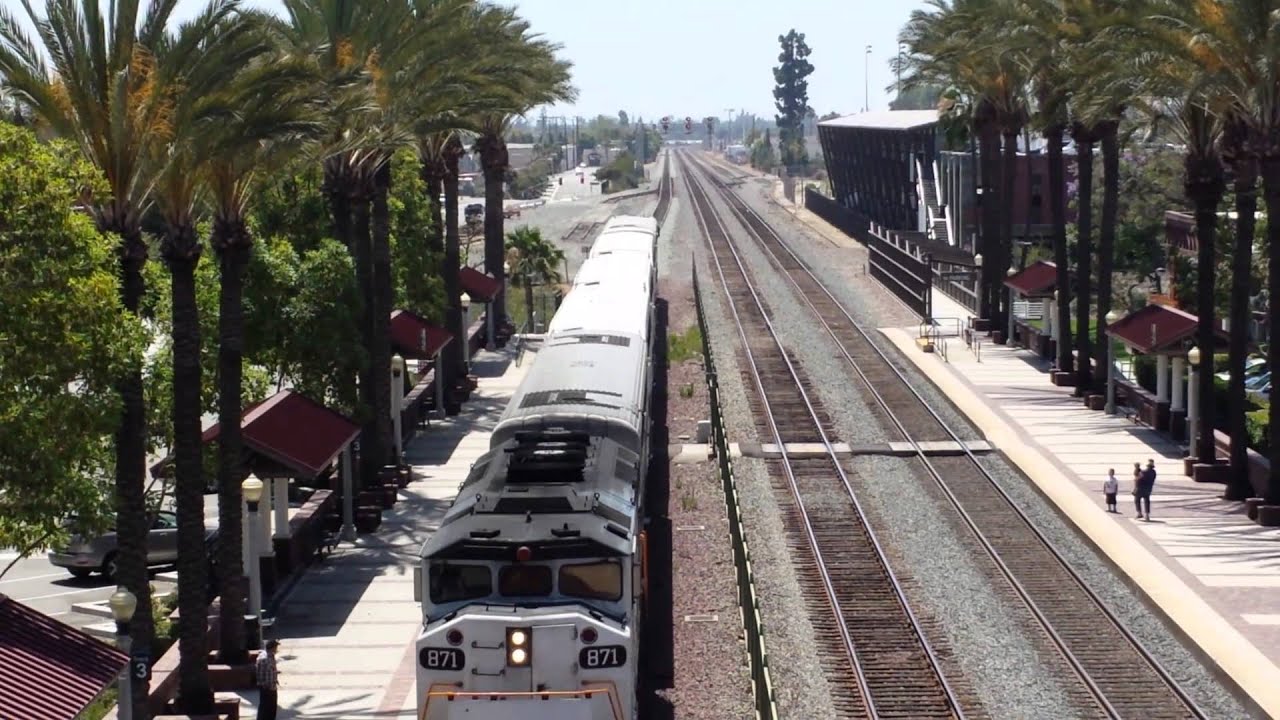 Metrolink 871 Leads Train 666 at Fullerton - YouTube