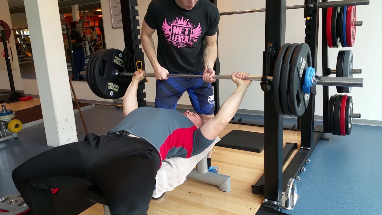 145kg x 11 bench press 30/10/16 - YouTube