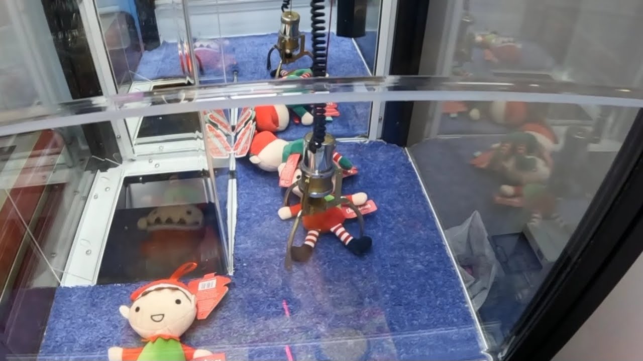 ELF-in-cupid claw machine - YouTube