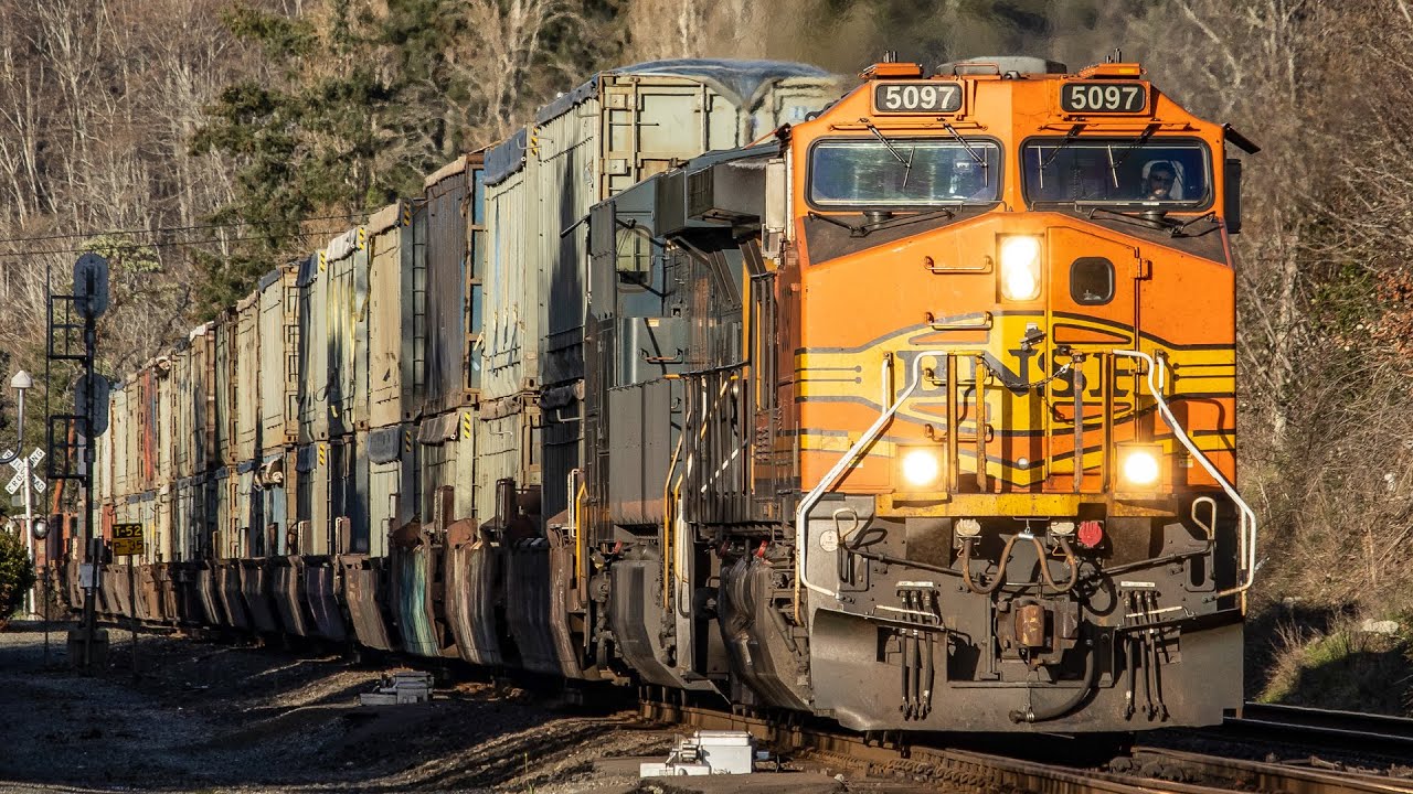 PNW Garbage Trains - Union Pacific & BNSF - YouTube