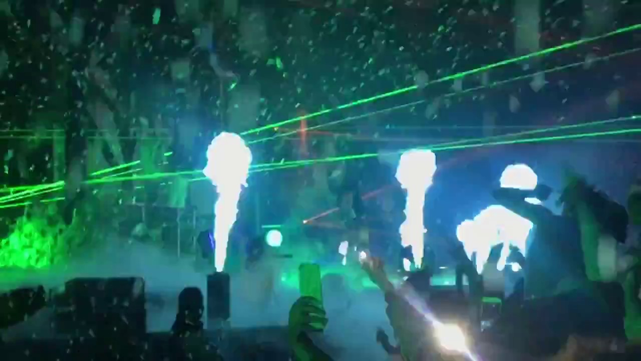 Travis Scott performs in Johannesburg - Goosebumps - YouTube