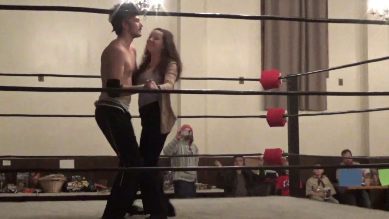 Tony Chini vs. Joe Wolf - YouTube