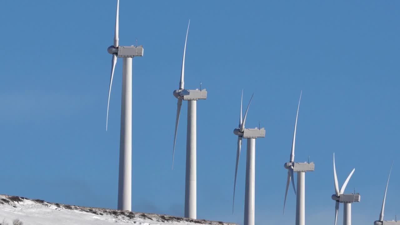 Wyoming pioneers sustainable solution for windmill blade disposal - YouTube