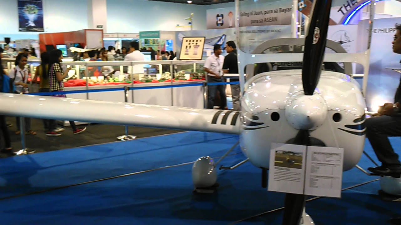 RP-S512 Aircraft Walkaround - YouTube