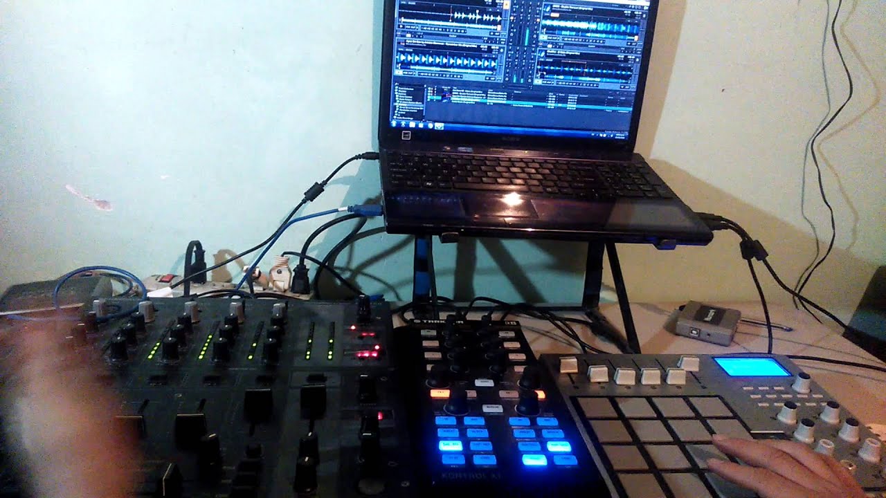 Numark DJIO configuración para 4 decks en Traktor X1 MPD24 - YouTube