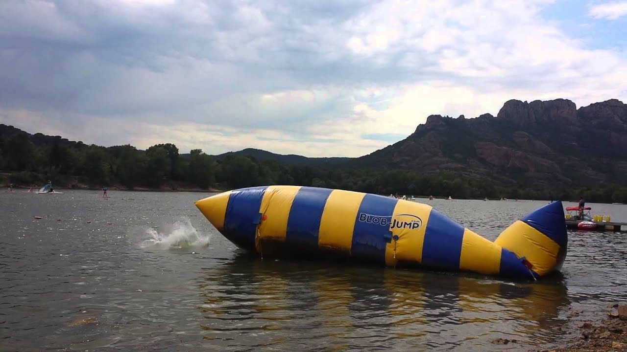 1er saut de blob jump - YouTube