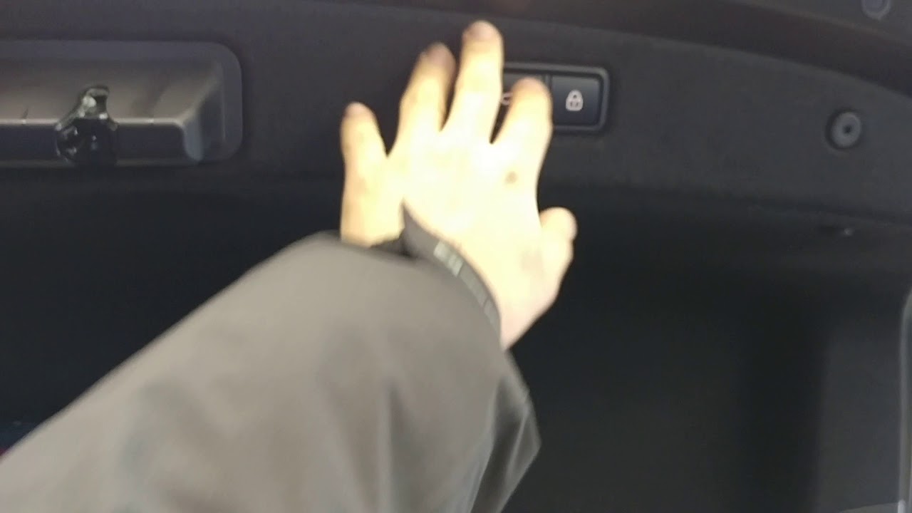 Genesis G90 trunk open and close - YouTube
