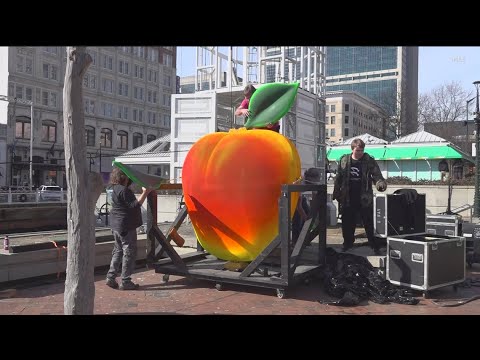 Atlanta's iconic New Year's Eve Peach Drop is back! 2024 lineup ...