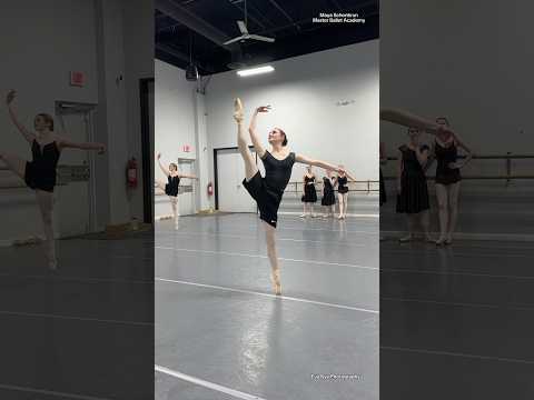 only @maya.schonbrun could do this 🤯🩰