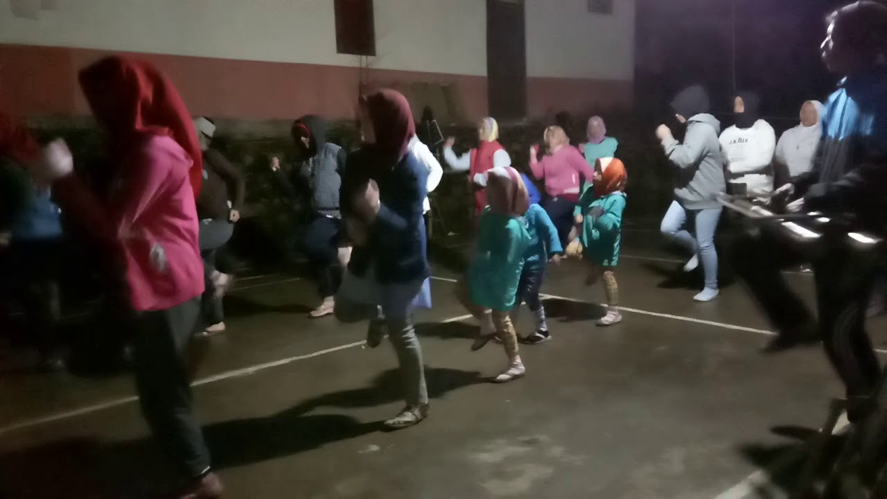Tarian Angklung Caping Gunung - YouTube