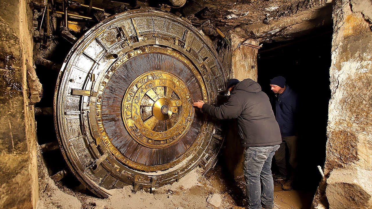 Researchers Find Secret Vault Under Ancient Ruins — What’s Inside Stuns ...