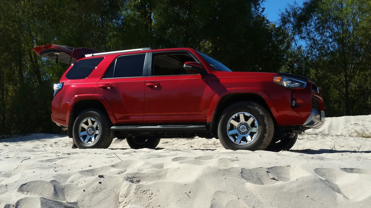 4Runner Effortlessly Playing in Sand - YouTube