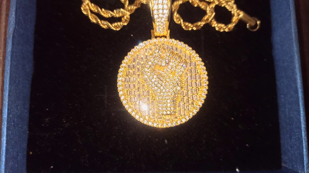 18k Gold Diamond Fist from Golden-boyz.com - YouTube